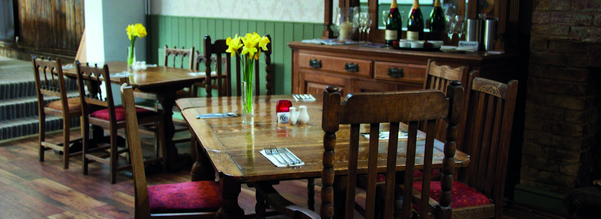 Pub Restaurant and Hotel in Usk, Monmouthshire - The New Court Inn